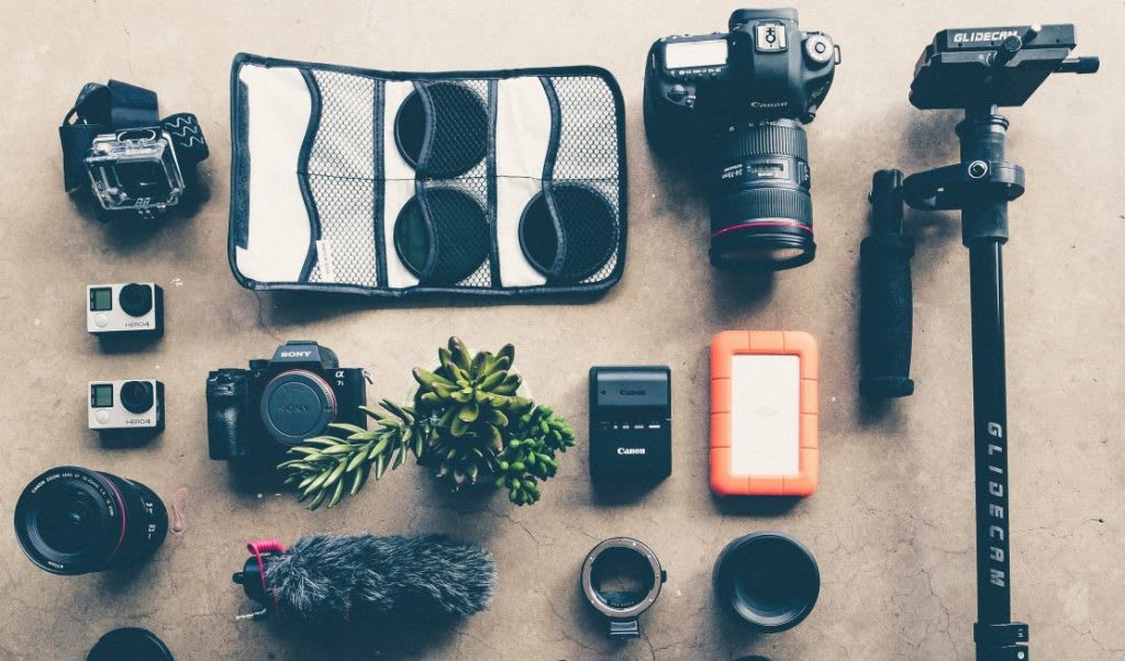 10 Peralatan Vlog Terbaik di Indonesia 2024 - Pemula & Profesional