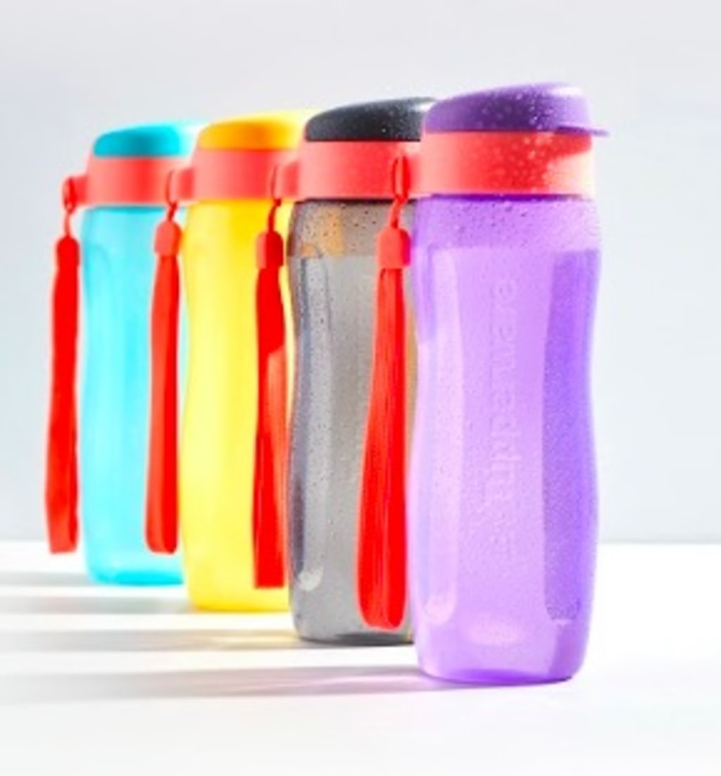 11 Tupperware Botol Minum Terbaru di Indonesia 2021 - Besar & Kecil