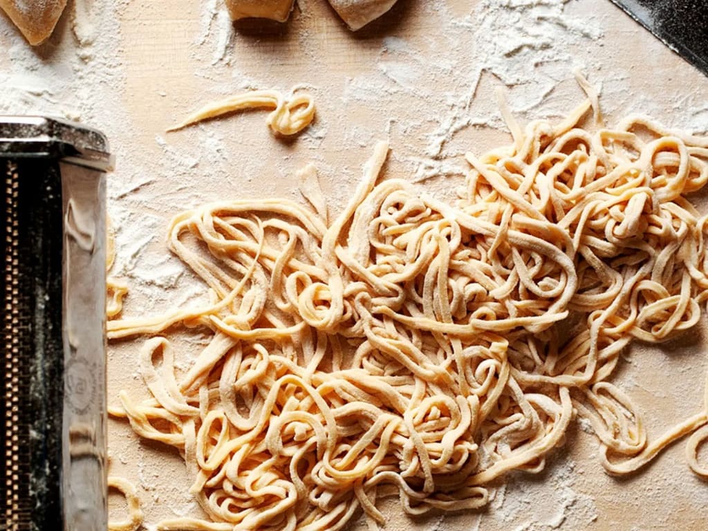 10 Produk Snack Mie Instan yang Enak di Indonesia 2024