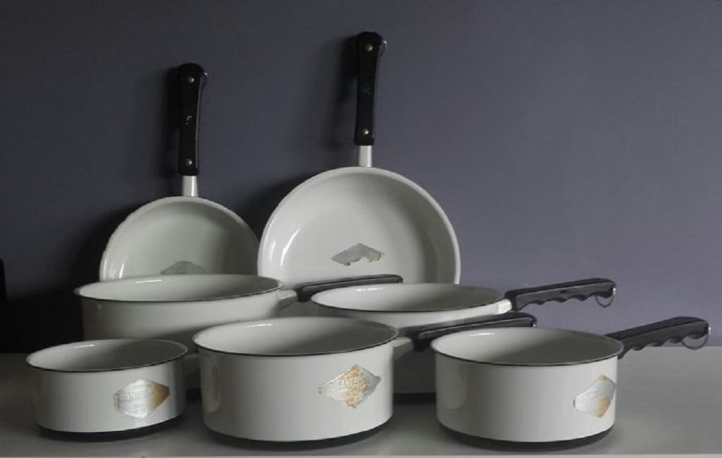 11 Rekomendasi Panci Enamel yang Bagus & Terbaik 2026