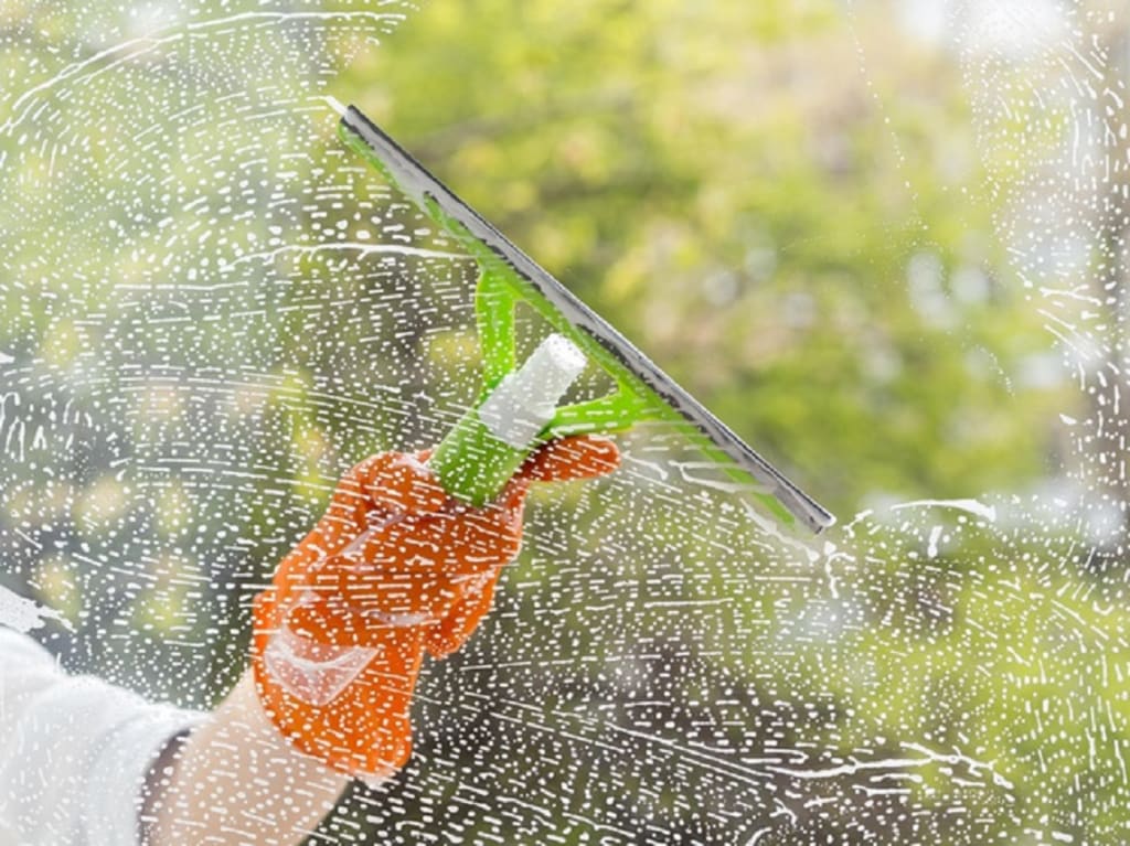 8 Pembersih Kaca Terbaik 2024 - Bebas Debu, Jamur & Kerak