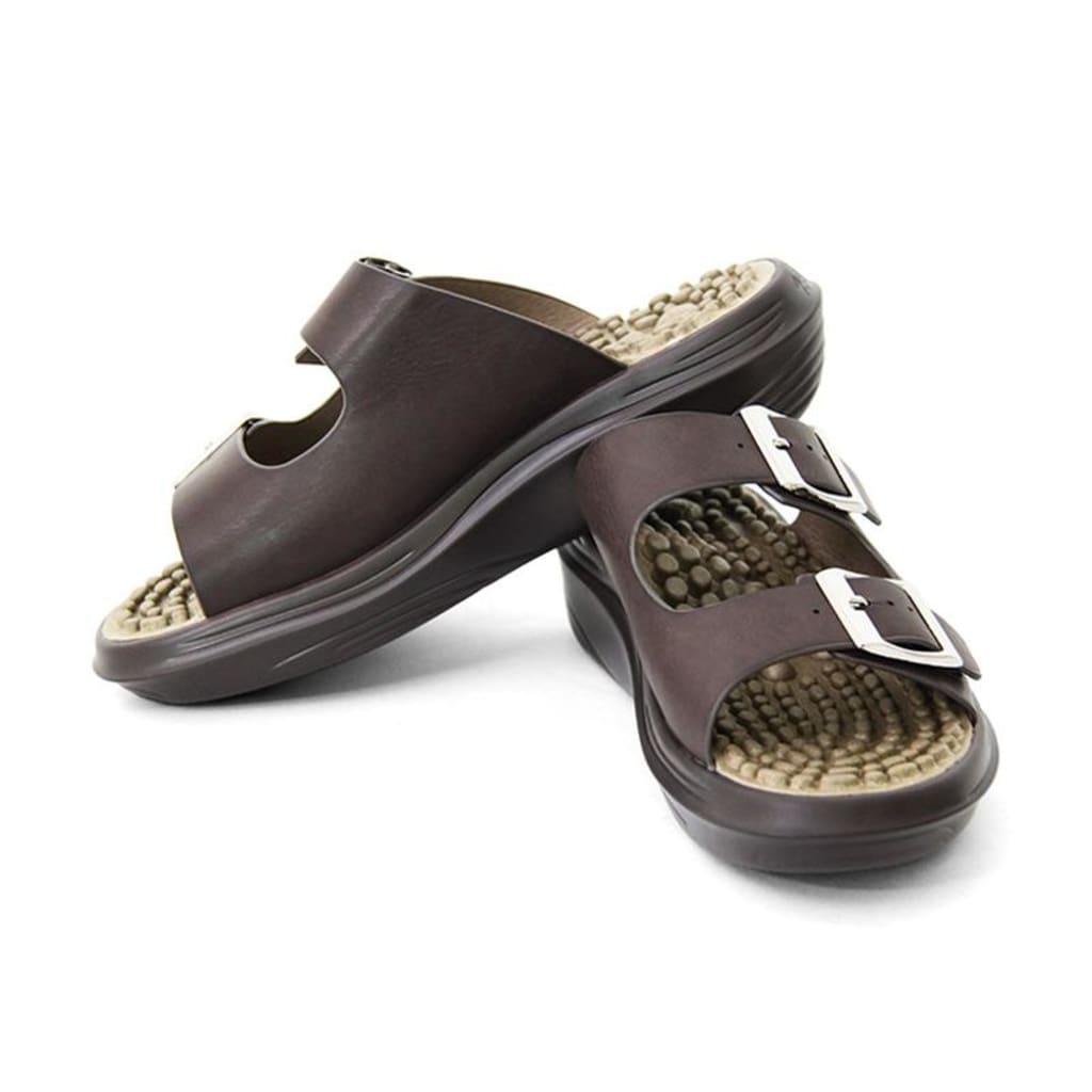 11 Merk Sandal Kesehatan Terbaik & Bagus 2025