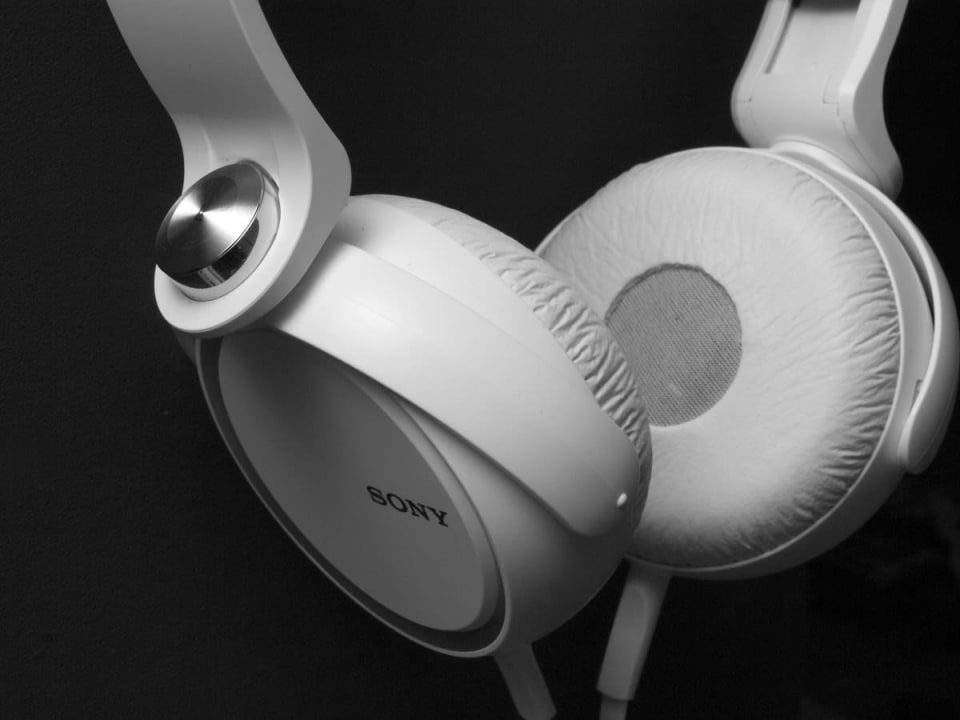 10 Review Headphone/Headset Terbaik & Terbaru dari Sony 2025