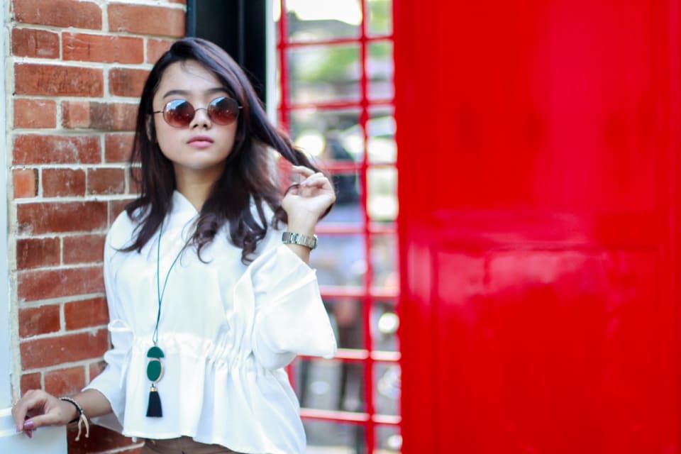 10 Blouse Wanita Terbaru dengan Model Terkini yang Cantik 2024