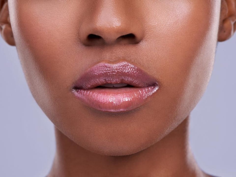 11 Rekomendasi Lip Gloss Bening Terbaik & Bagus 2026 Untuk Tampilan ...