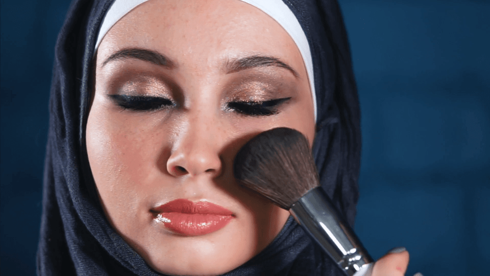 13 Review Merk Make Up Halal yang Bagus di Indonesia 2025