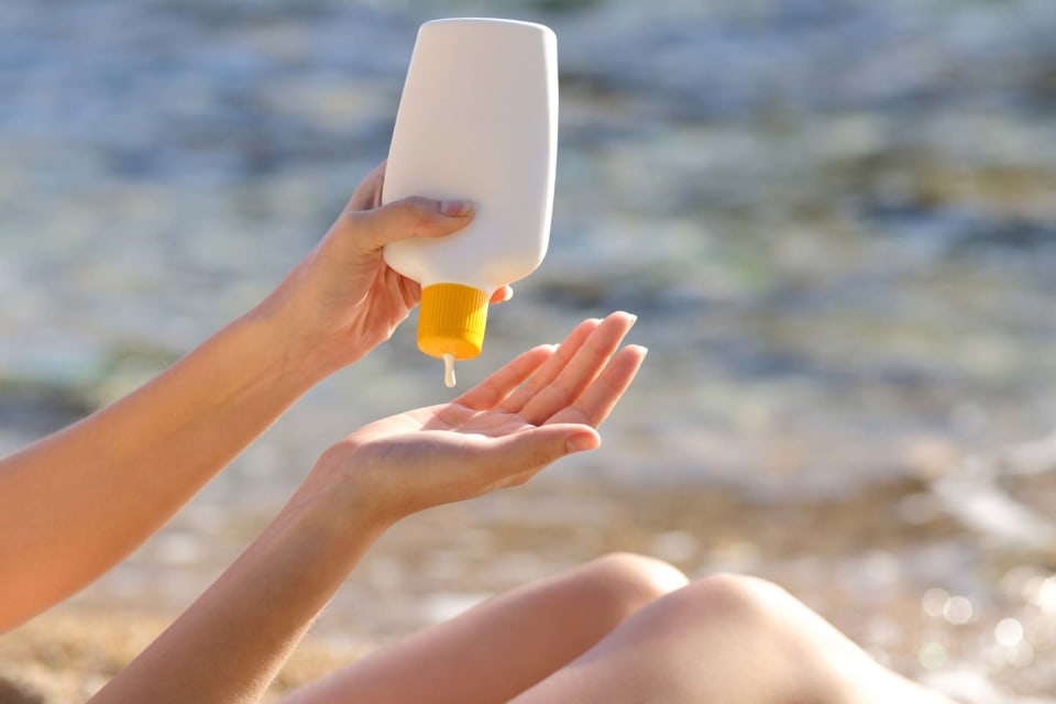 15 Rekomendasi Sunblock SPF 50 Bagus & Terbaik 2026