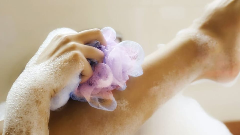 7 Cara Mengatasi Kulit Badan yang Kering dan Kusam | ProductNation