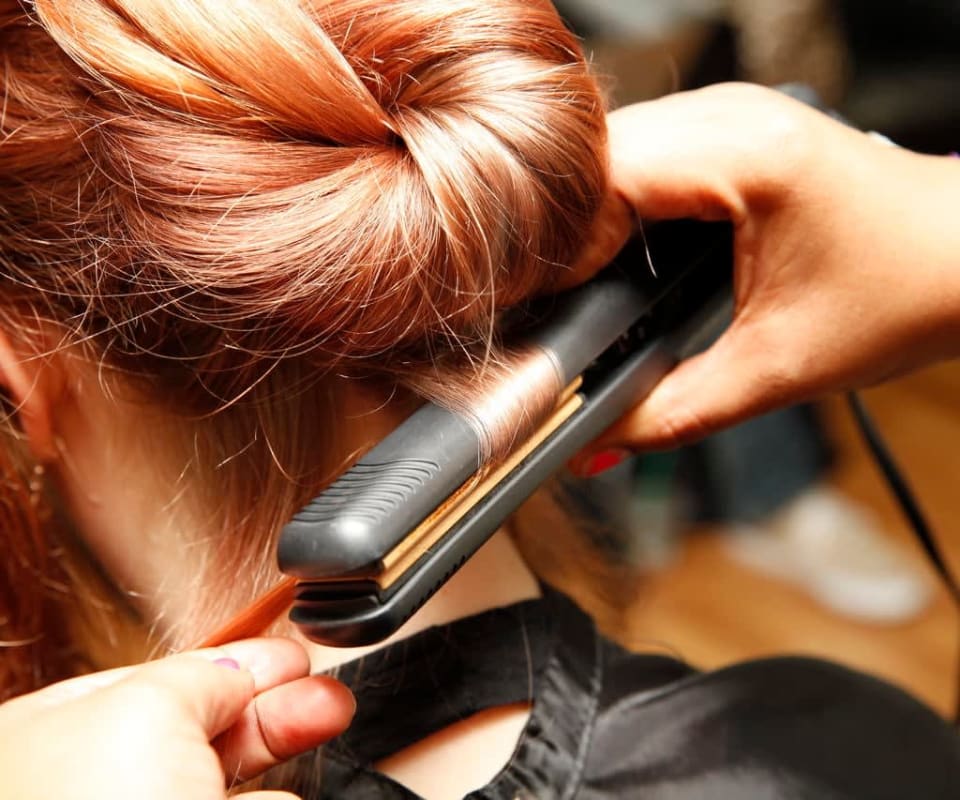 15 Rekomendasi Shampo untuk Rambut Kering Terbaik 2024