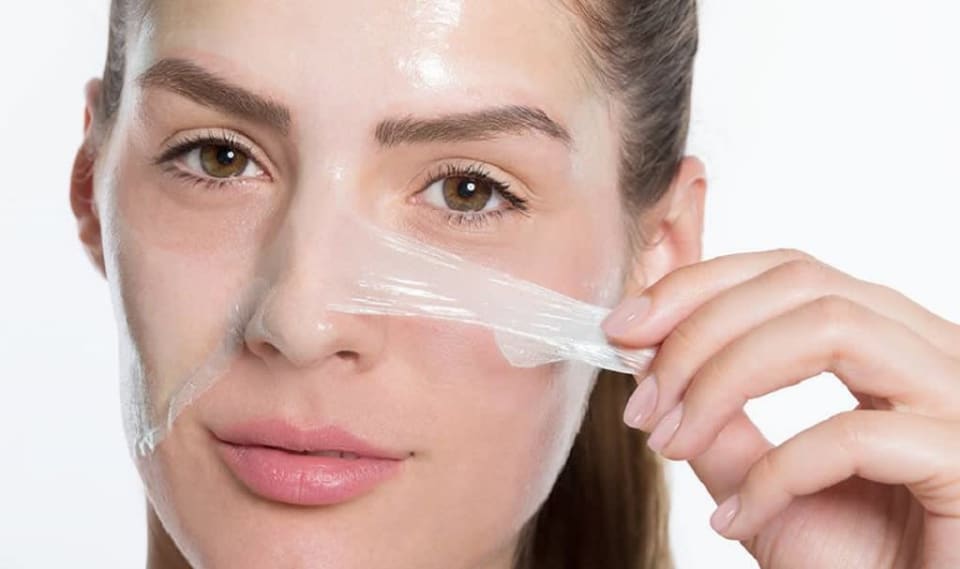 12 Rekomendasi Masker Peel Off Terbaik 2024 untuk Wajah Bersih & Cerah