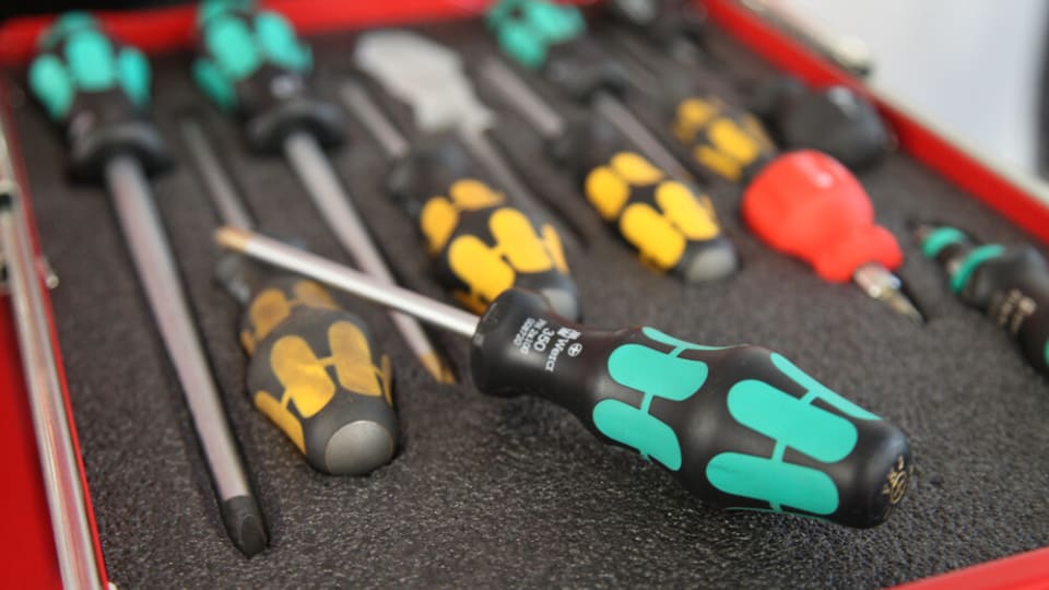 10 Rekomendasi Obeng Set Lengkap & Multifungsi di Indonesia 2024