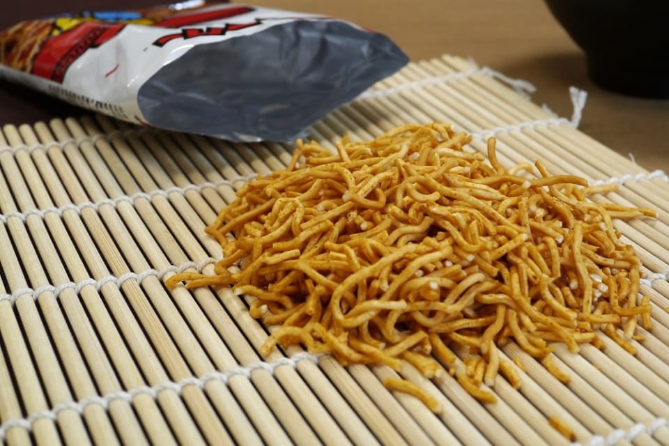 10 Produk Snack Mie Instan yang Enak di Indonesia 2021