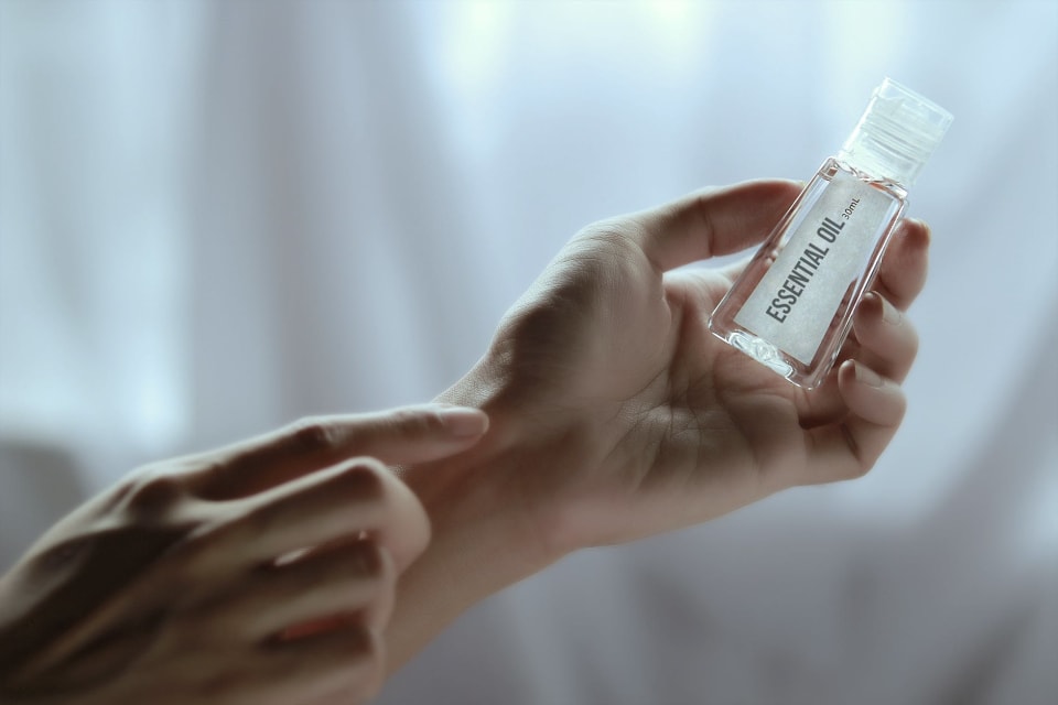 10 Rekomendasi Merk Essential Oil Terbaik serta Alami 2024