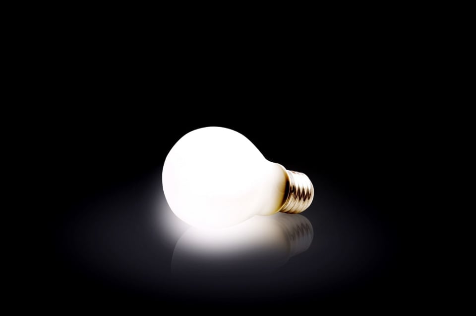 11 Pilihan Lampu Bohlam Terbaik di Indonesia 2024