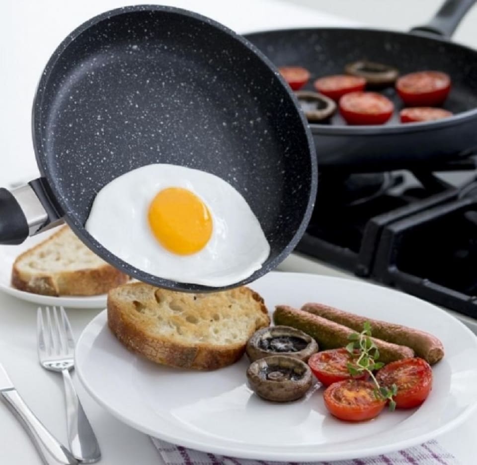 15 Merk Wajan Teflon Terbaik Serbaguna 2024