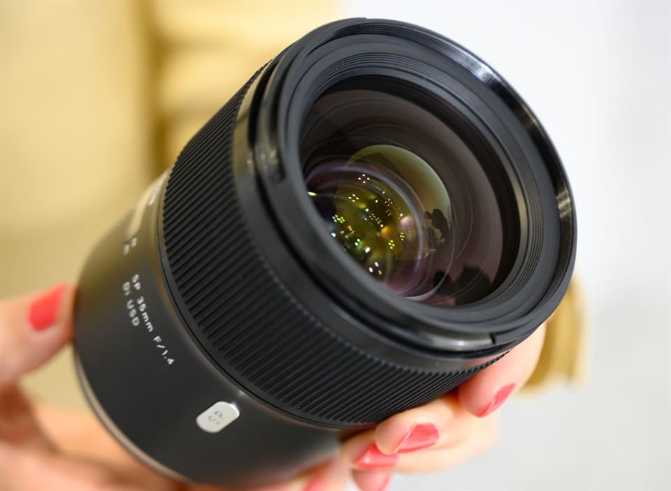 10 Rekomendasi Lensa Fix Camera Terbaik di Indonesia 2025