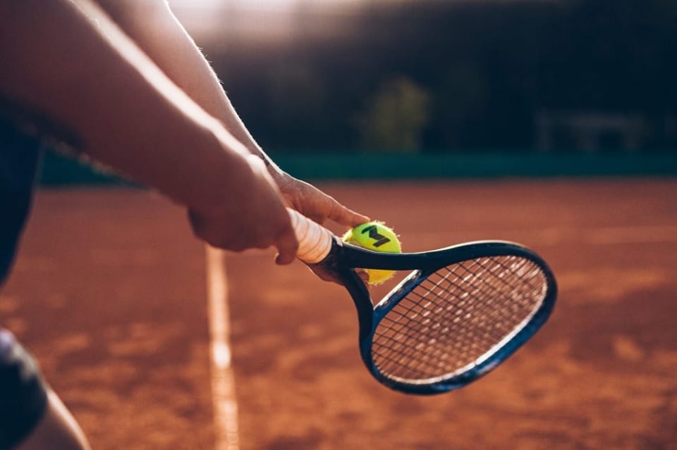 11 Rekomendasi Raket Tenis Terbaik 2024