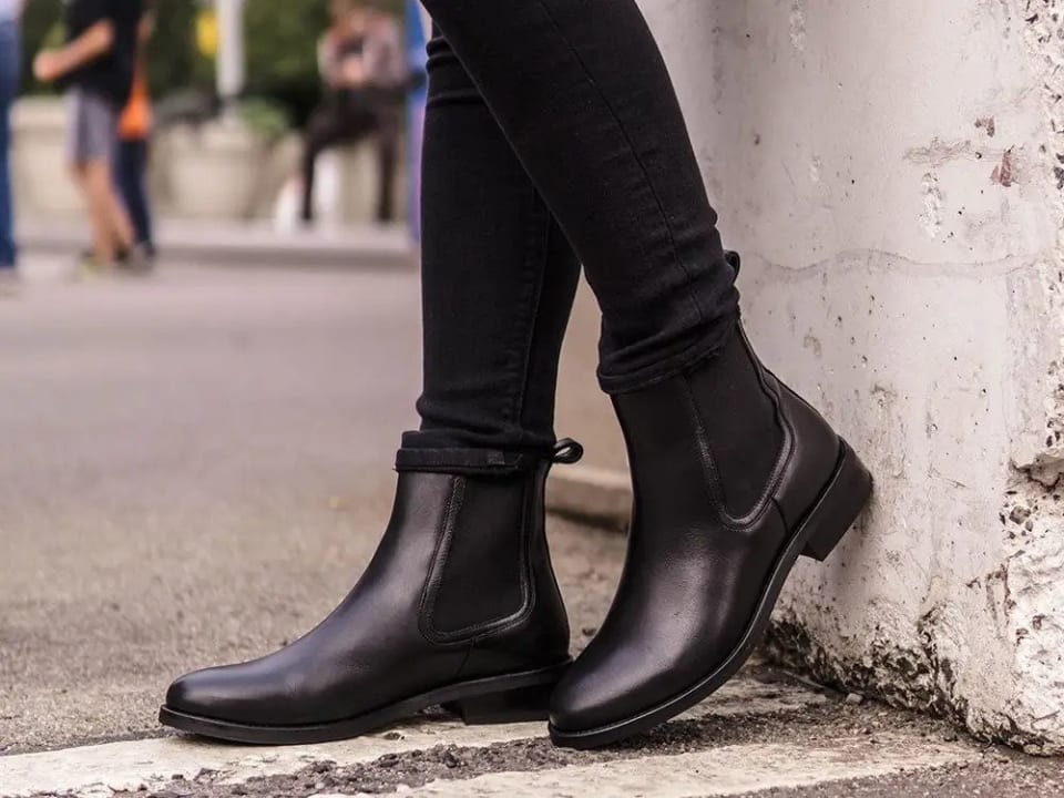 11 Rekomendasi Sepatu Boots Wanita Terbaik dan Kekinian di Indonesia 2024