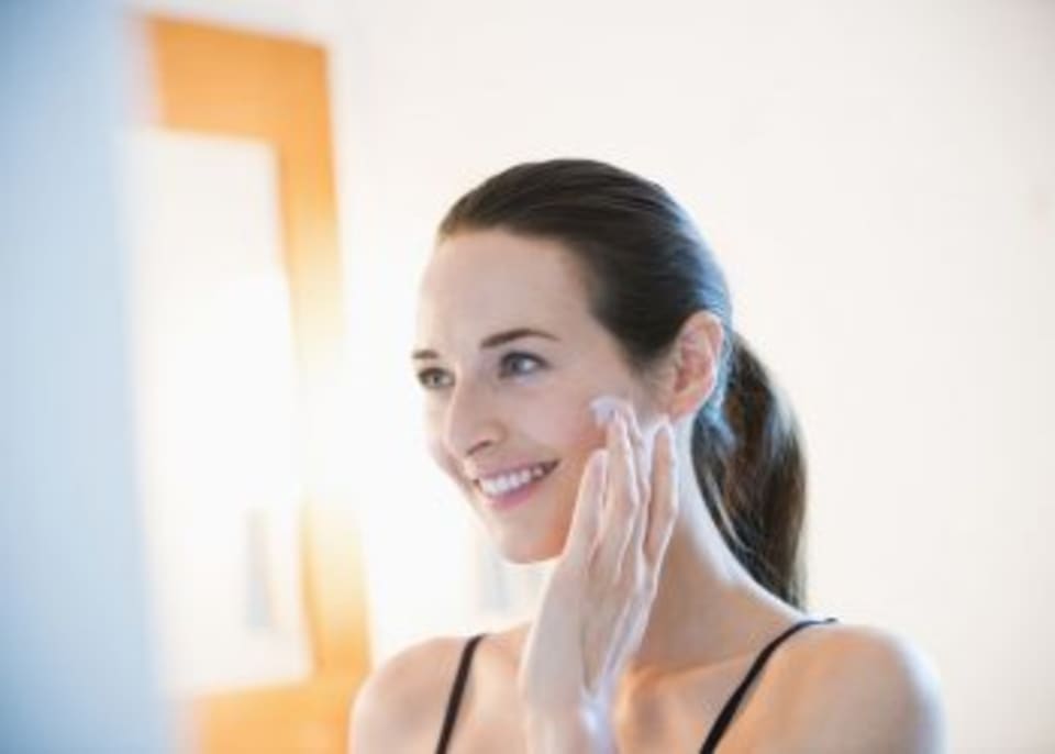 10 Review Peeling Gel Terbaik Untuk Wajah & Badan di Indonesia 2026