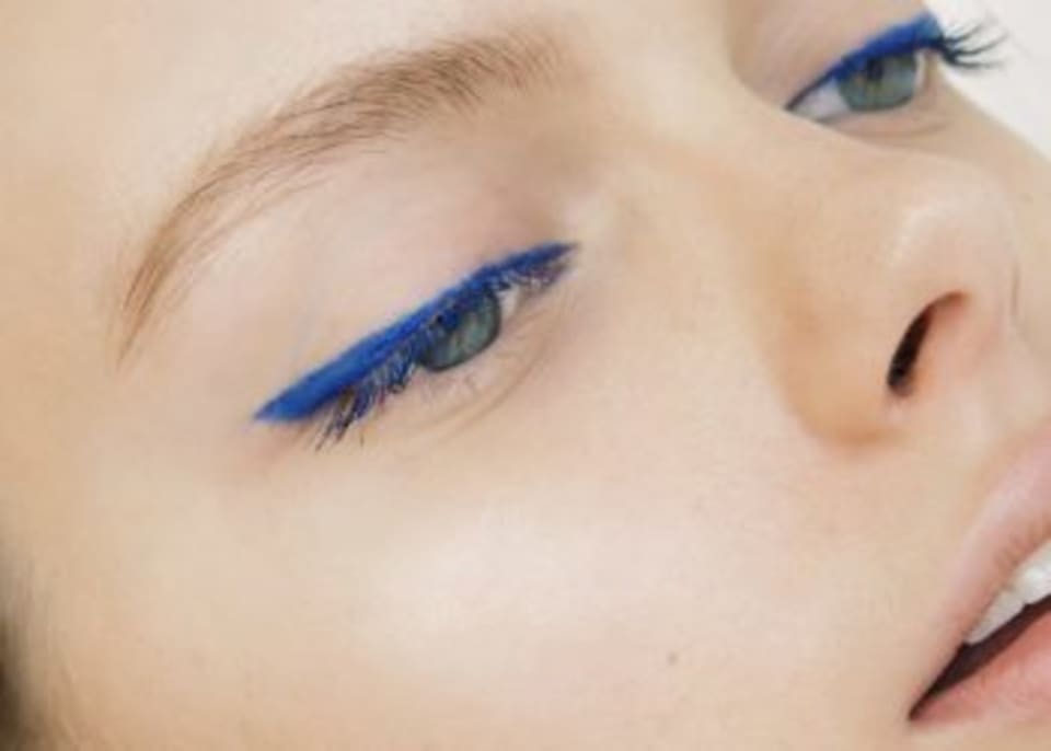 Review 10 Merk Maskara Warna yang Bagus di Indonesia 2024